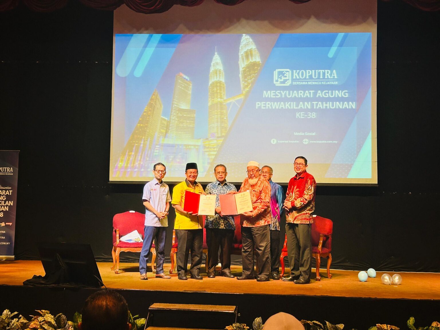 AR RAHNU KOPUTRA SEBAGAI AR RAHNU PERTAMA YANG MENERIMA GADAIAN DIRHAM ...